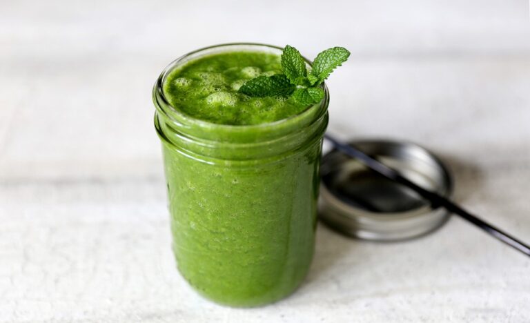 10 anti-aging smoothies with Microgreens - Elena Sunshine Magazine®
